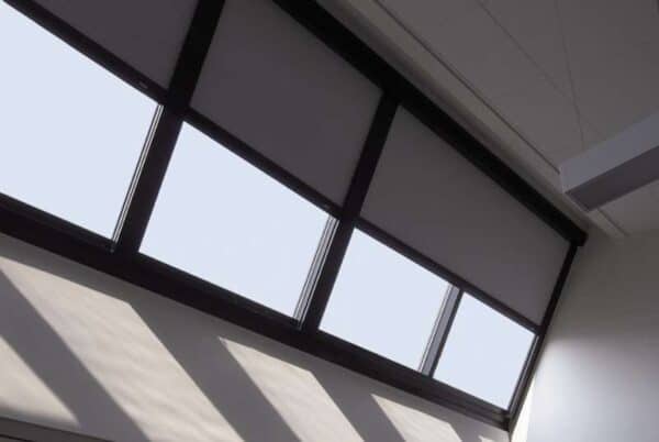 Renson Topfix - Effektiv udvendig solafskærmning til skrå vinduer.